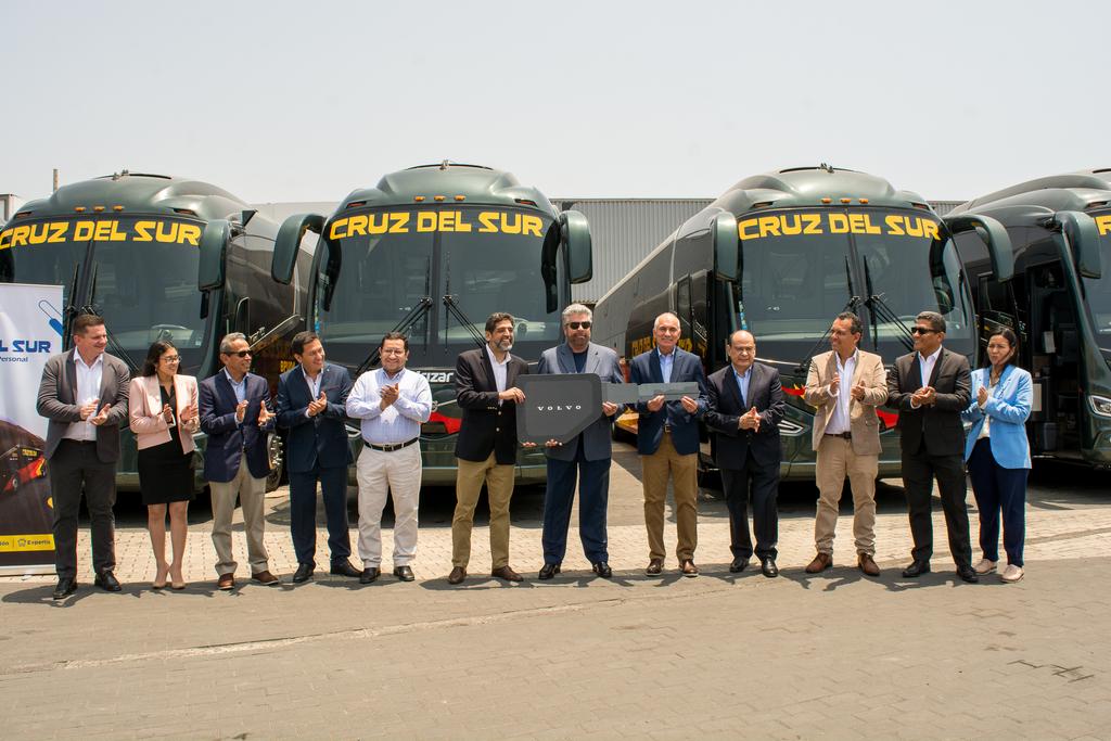 Volvo Group Peru y Cruz del Sur entregaron flota de buses para ...