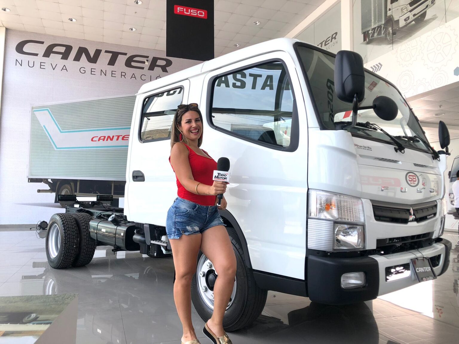 FUSO presenta el Canter Doble Cabina dirigido a sectores especializados ...